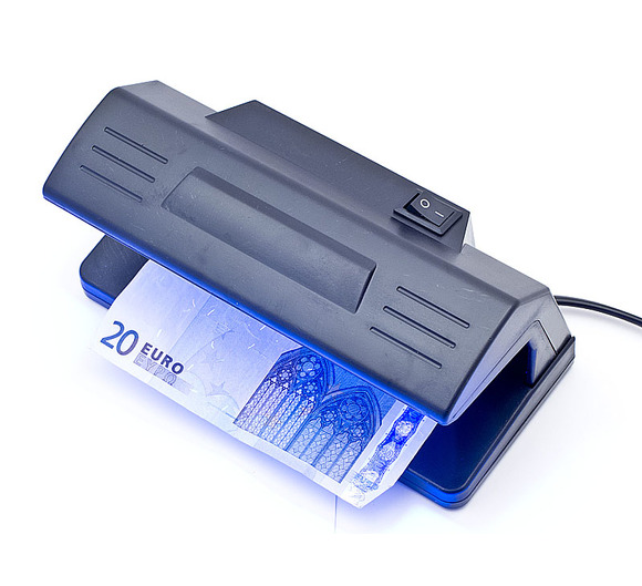 Counterfeit Banknote Detector